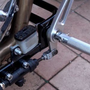 33 - Triumph Boneville DIY universal forward controls