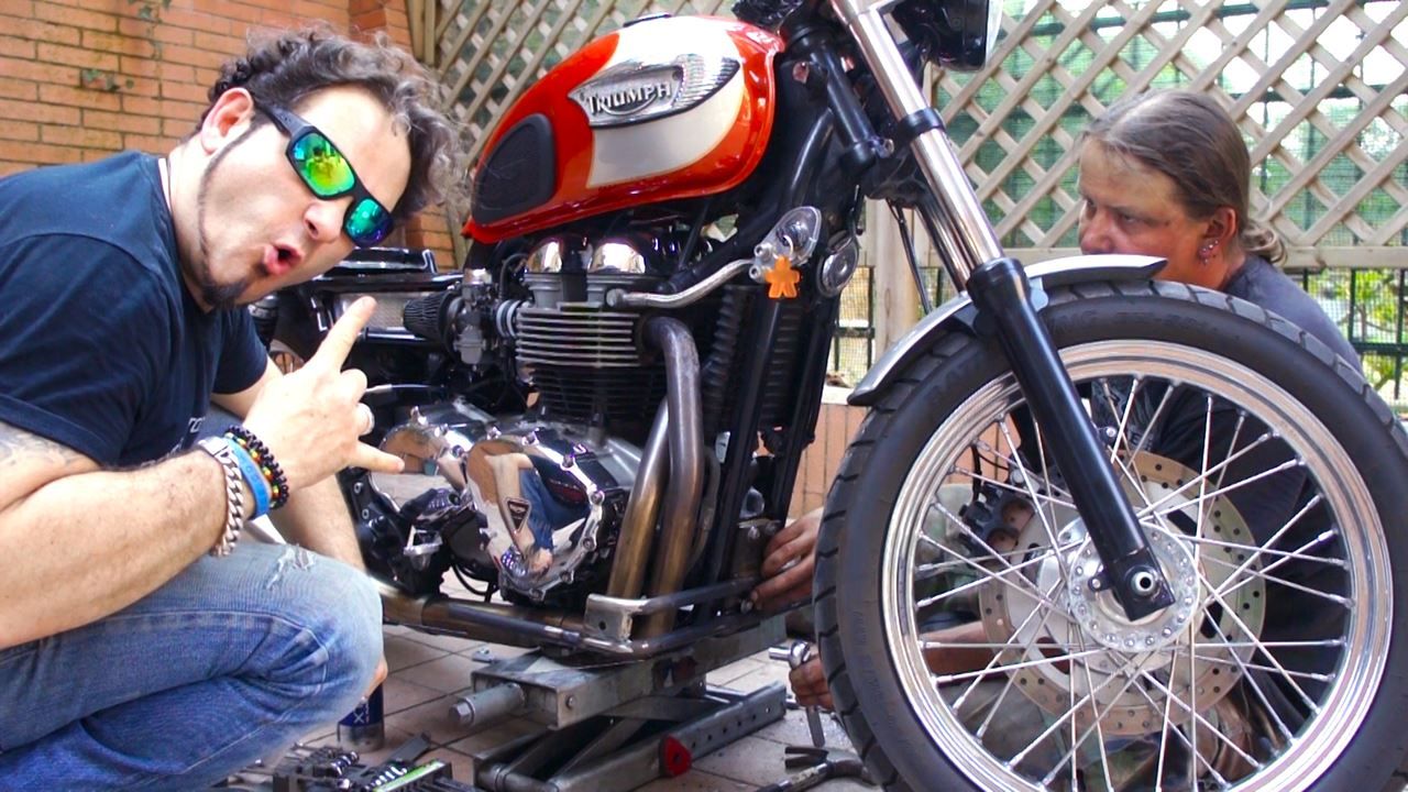 33 - Triumph Boneville DIY universal forward controls
