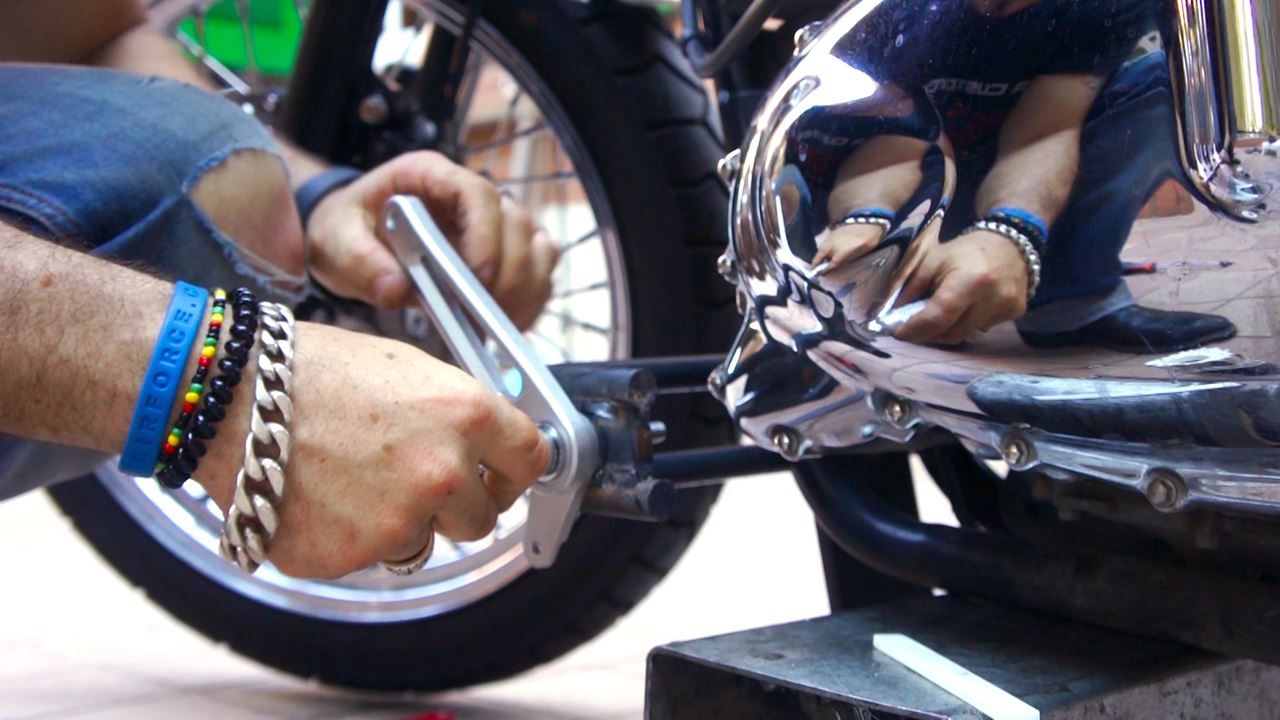 33 - Triumph Boneville DIY universal forward controls