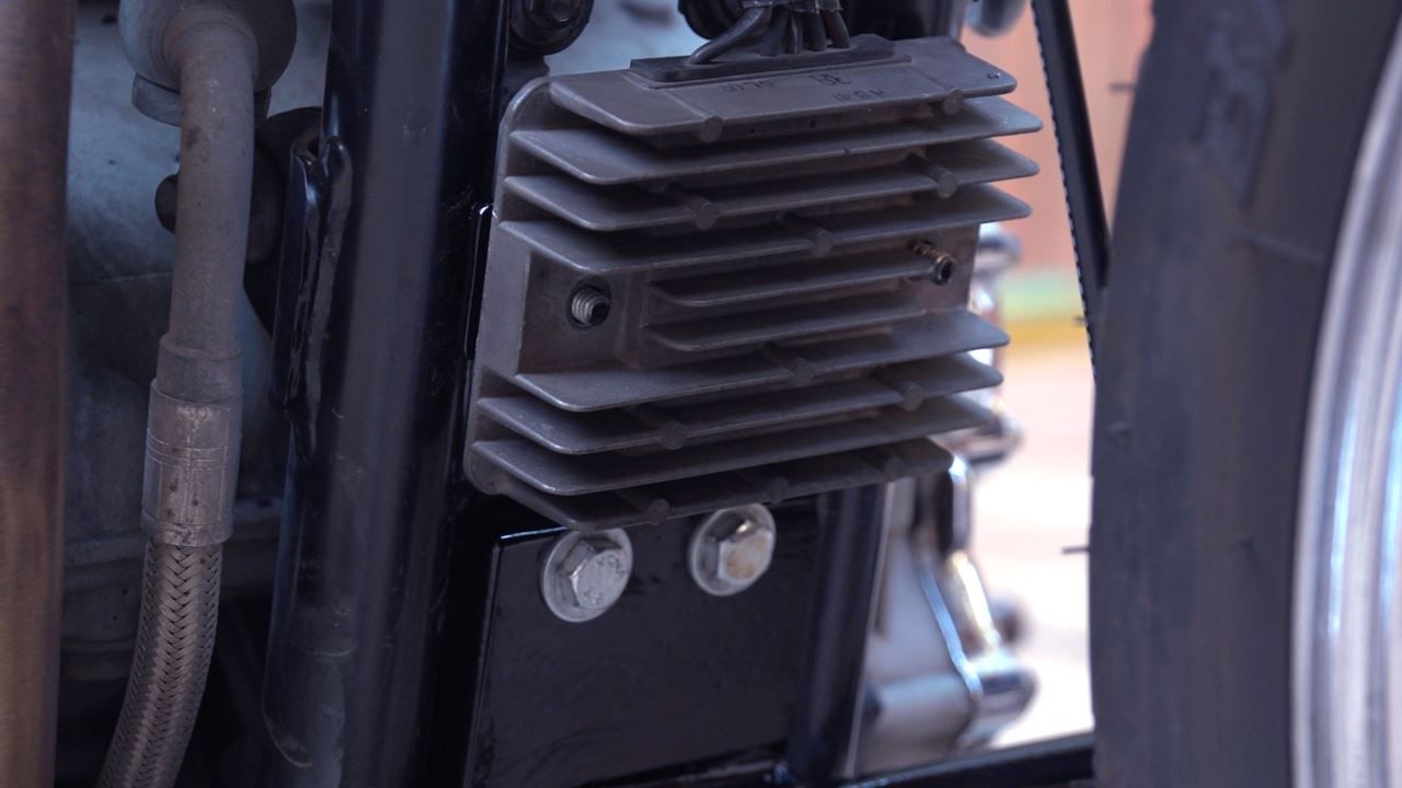 33 - Triumph Boneville DIY universal forward controls