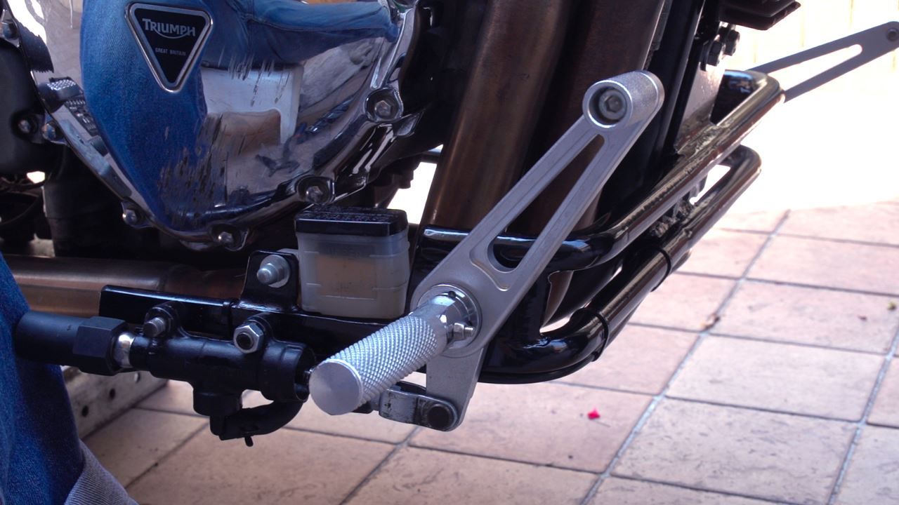 33 - Triumph Boneville DIY universal forward controls
