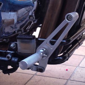 33 - Triumph Boneville DIY universal forward controls