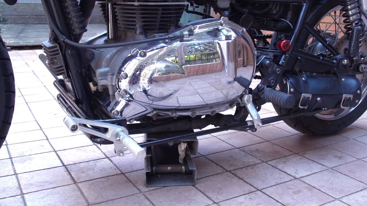 33 - Triumph Boneville DIY universal forward controls