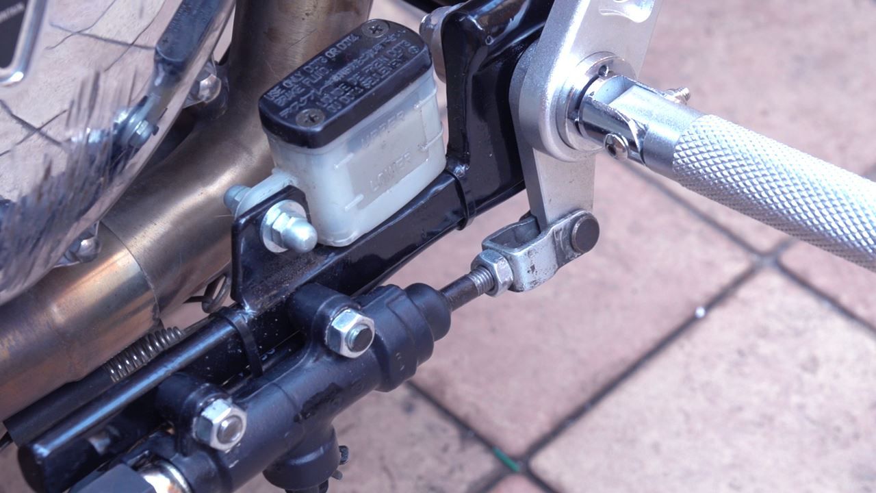 33 - Triumph Boneville DIY universal forward controls